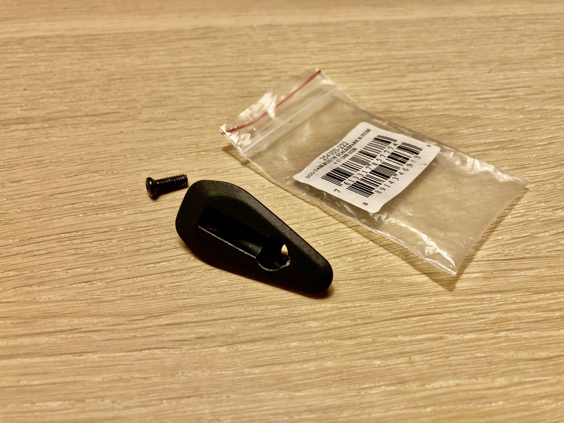 Säljes: Scott Scale / Spark - Head tube cable guide, kabel kanal ...