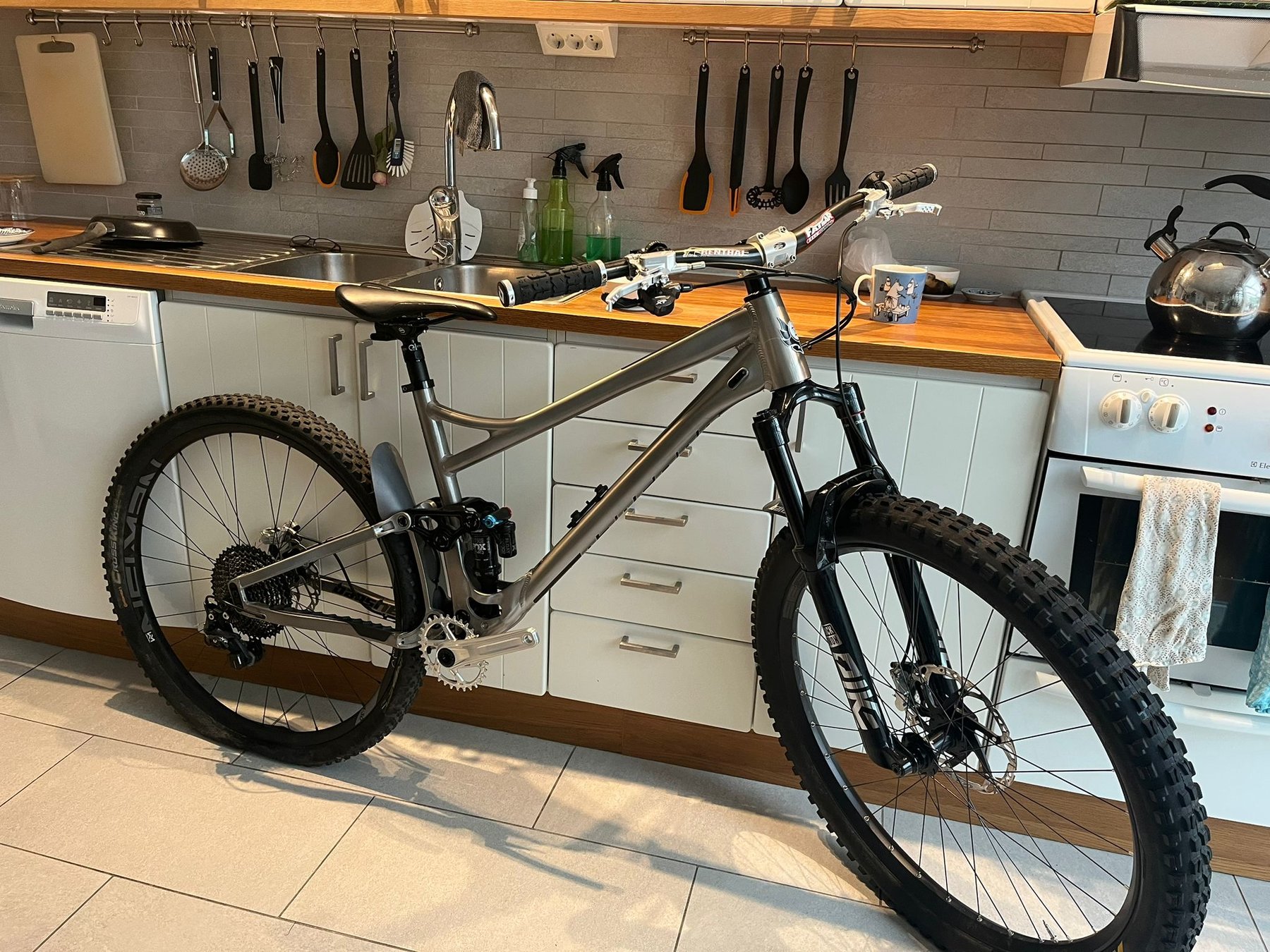 Säljes: Banshee phantom V3 Large | Happyride.se