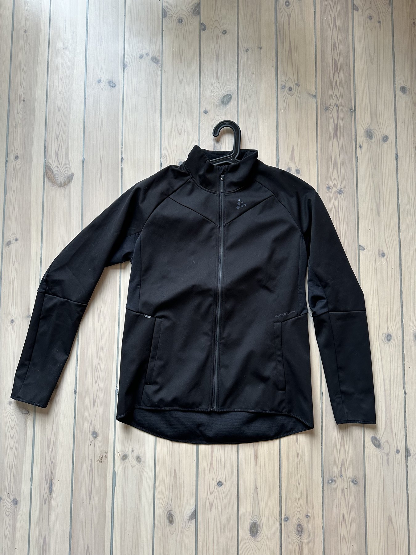Säljes: Craft Softshell Jacka - M | Happyride.se