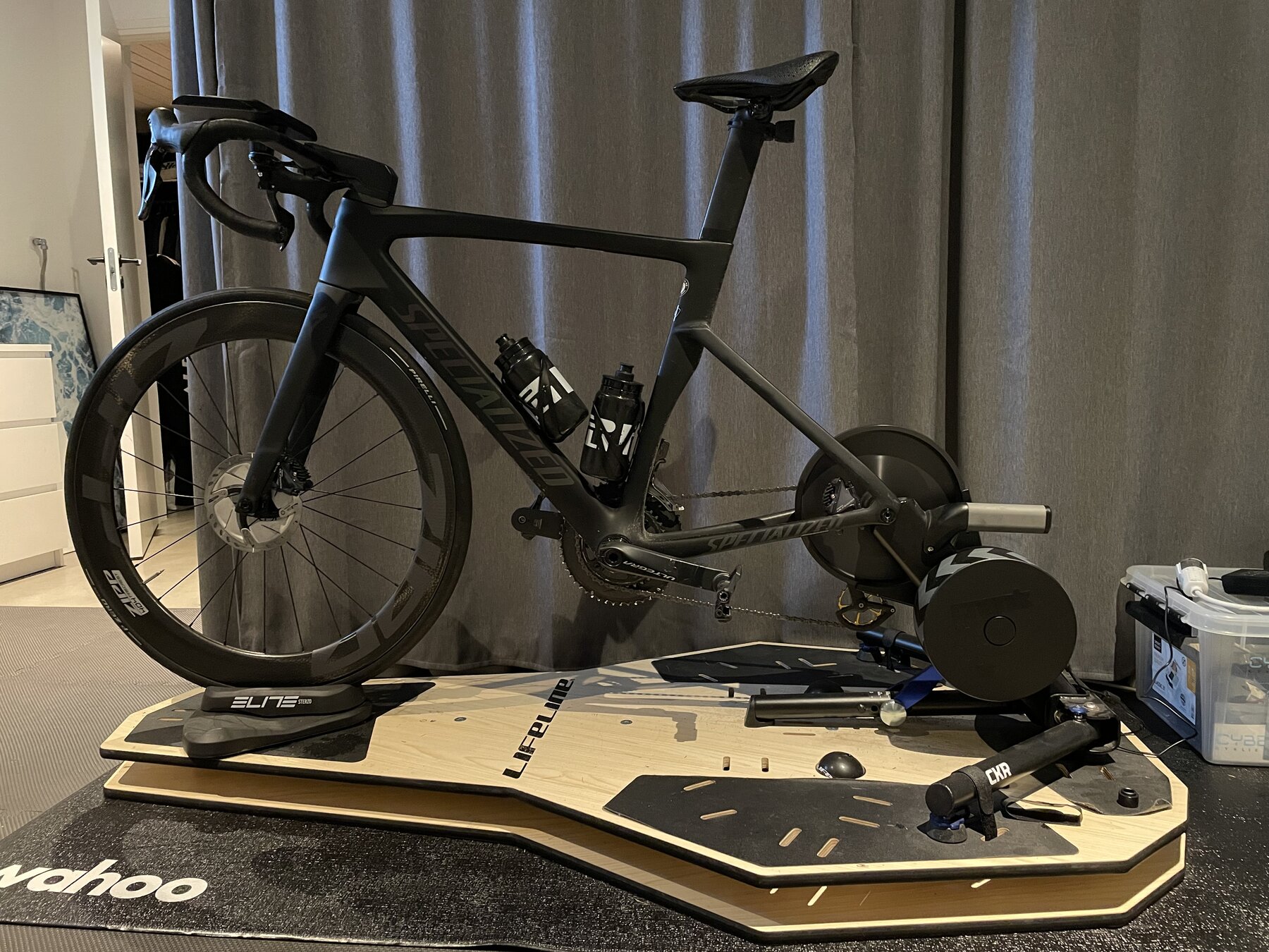 Säljes: Wahoo Kickr + LifeLine Rocker Plate + Elite Sterzo + Tray ...