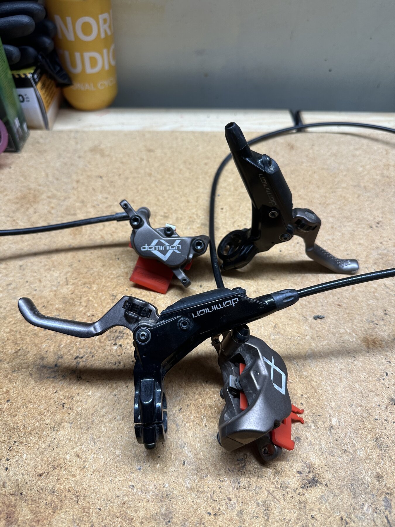 Säljes: Hayes Dominion A4 bromsar fram + bak | Happyride.se