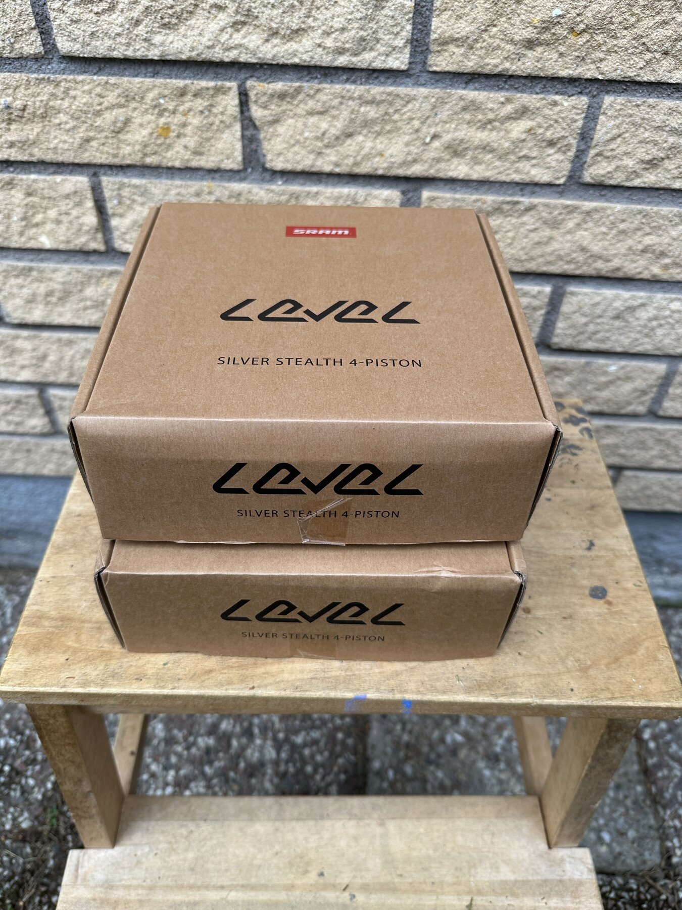 Säljes: SRAM level stealth silver 4piston | Happyride.se